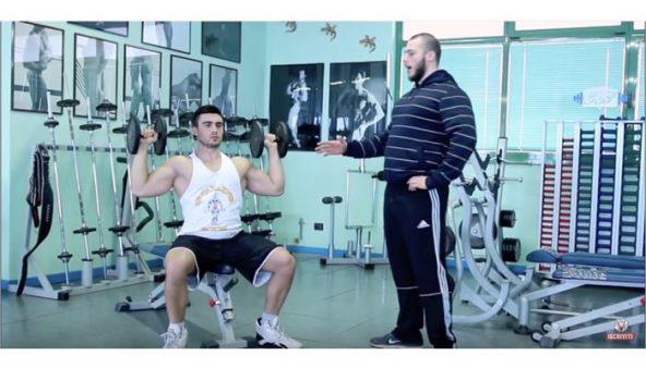 Spinte verticali con manubri: tutorial ed esercizio - Project inVictus
