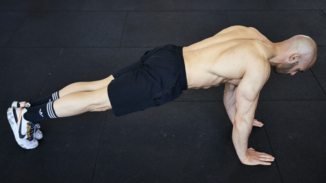 Piegamenti sulle braccia per i pettorali - Project inVictus