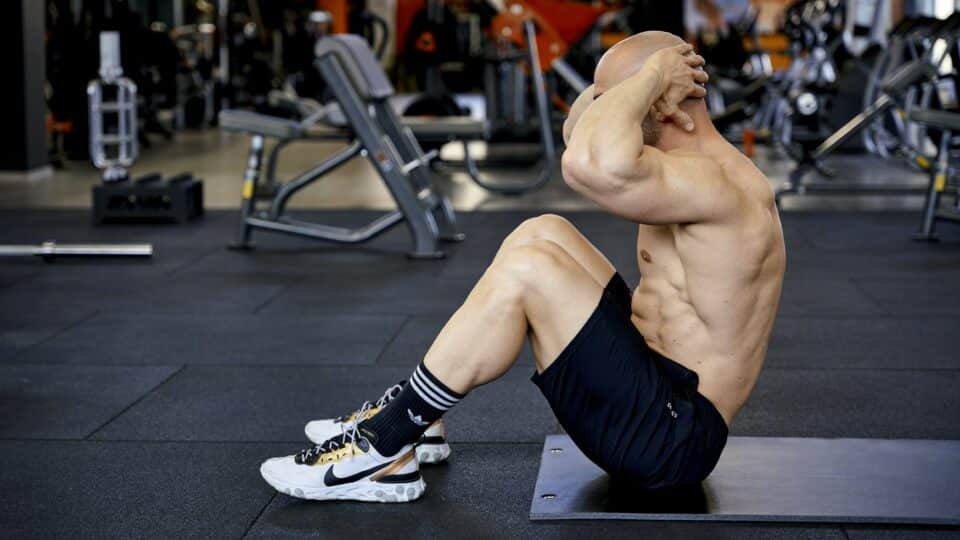 Sit up per gli addominali: esecuzione corretta - Project inVictus