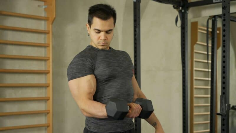 Bicipiti a corpo libero: i migliori esercizi e scheda - Project inVictus