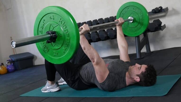 Curl a martello: come farlo e che muscoli allena - Project inVictus