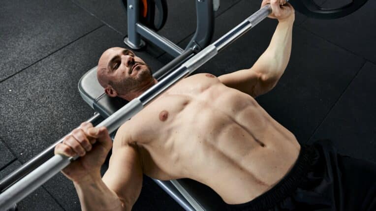 Bench press: cos'è, esecuzione, programma - Project inVictus