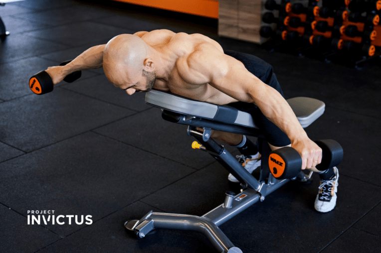 I 5 migliori esercizi spalle con manubri - Project inVictus